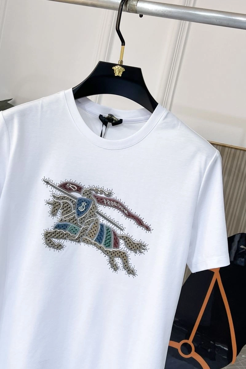 Accurate model Burberry T-Shirts