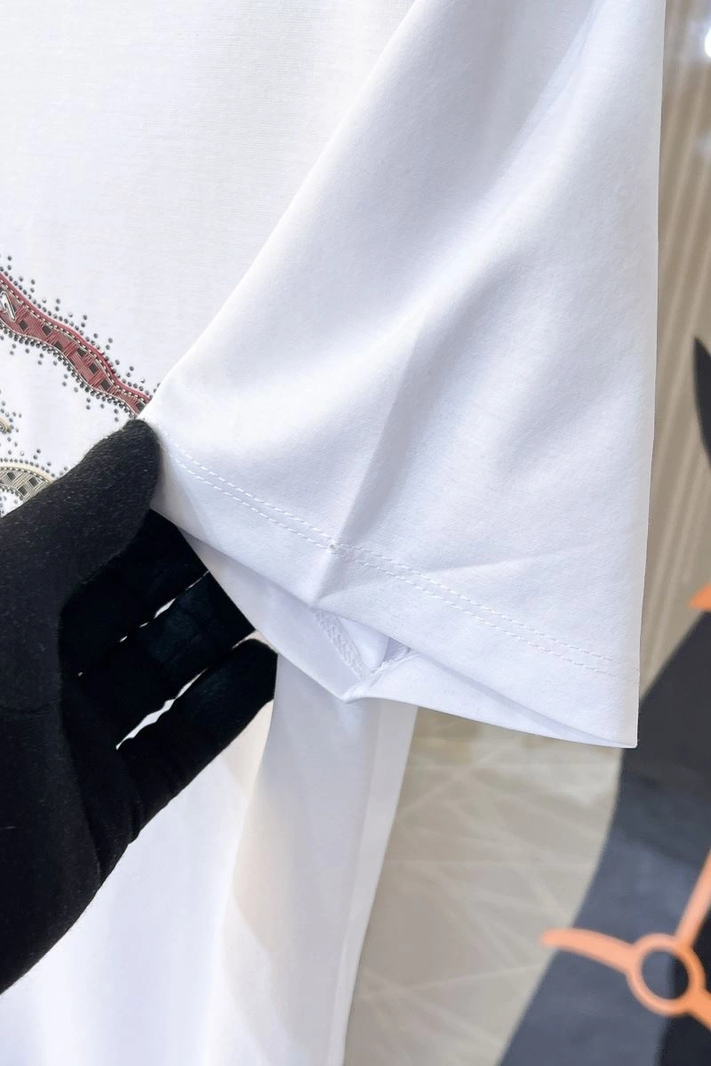 Accurate model Burberry T-Shirts