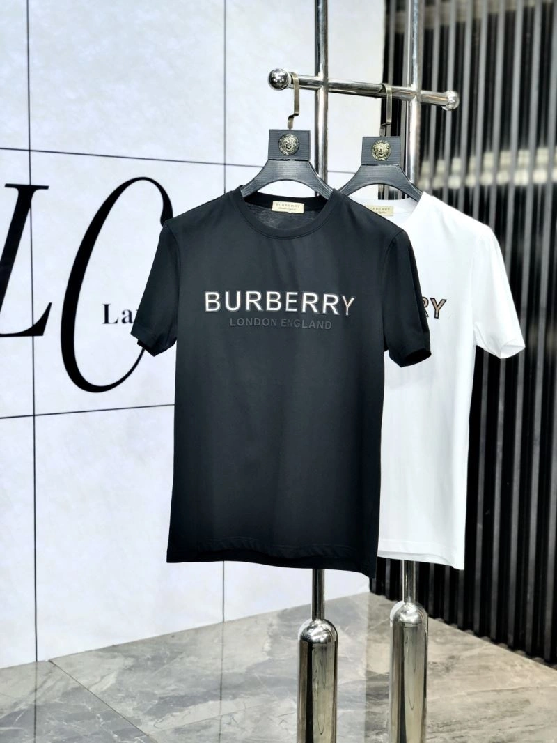 Accurate model Burberry T-Shirts