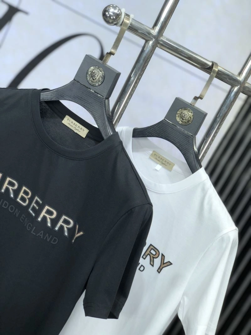 Accurate model Burberry T-Shirts