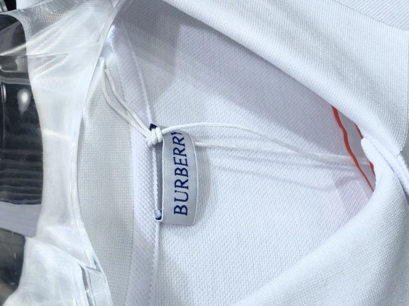Accurate model Burberry T-Shirts