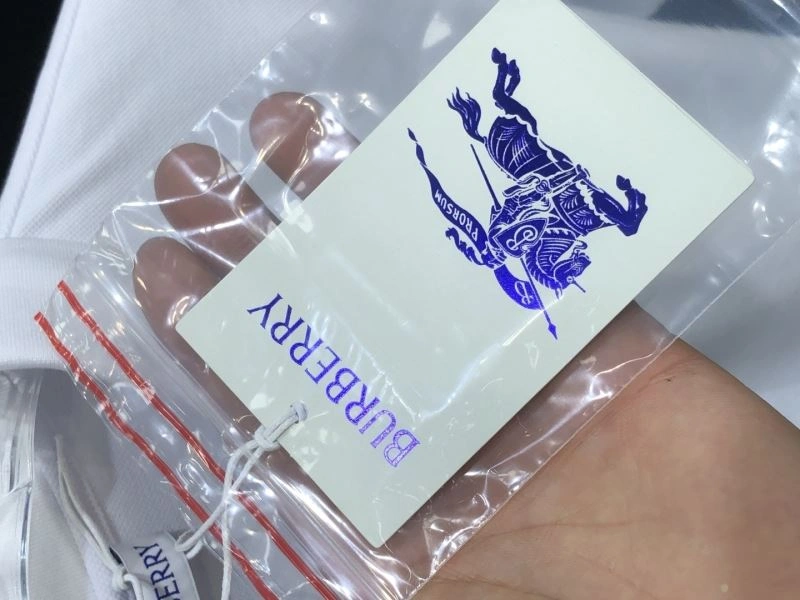 Accurate model Burberry T-Shirts
