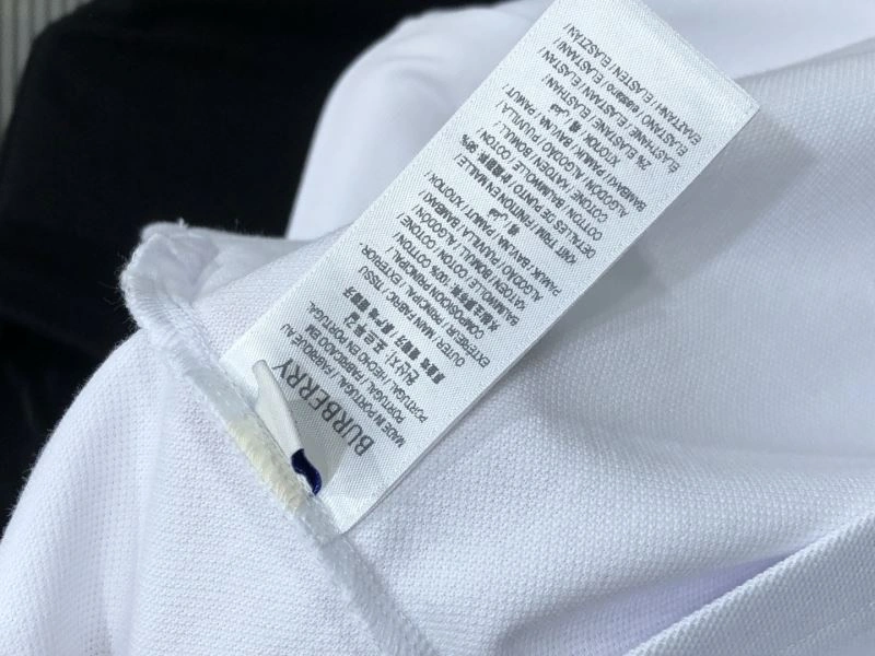 Accurate model Burberry T-Shirts