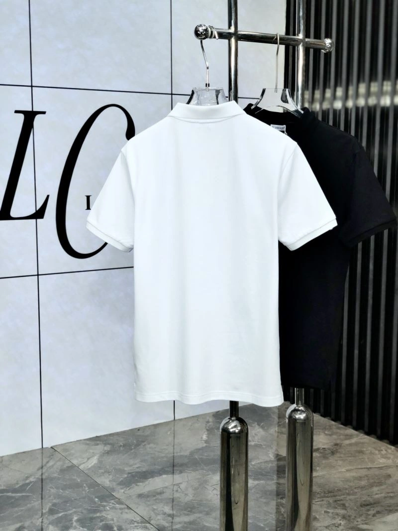 Accurate model Burberry T-Shirts