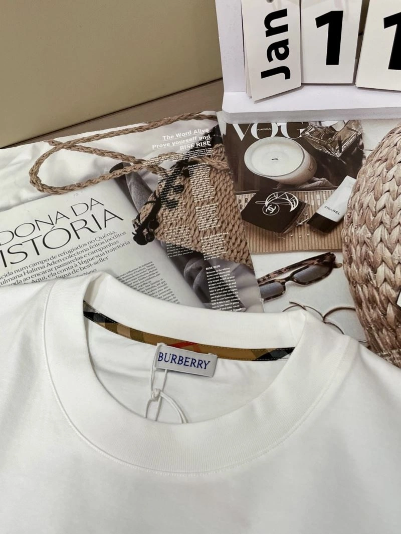 Accurate model Burberry T-Shirts