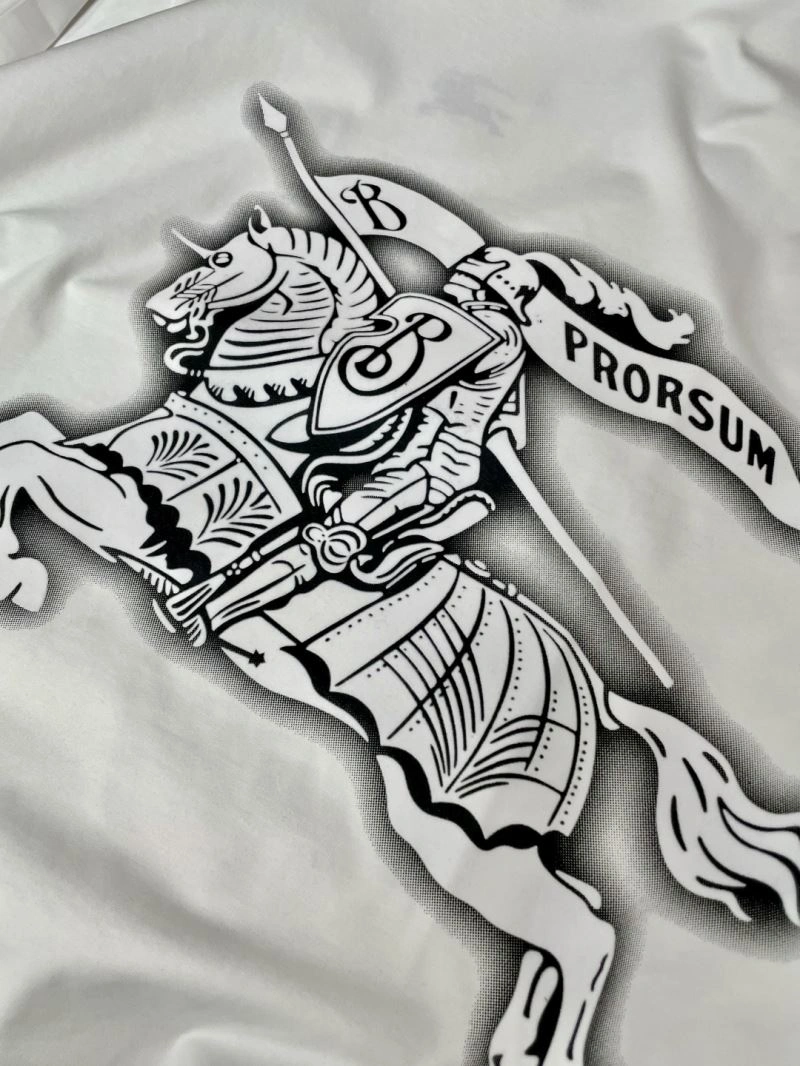 Accurate model Burberry T-Shirts