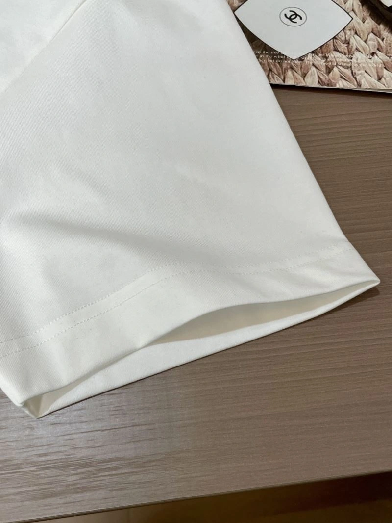 Accurate model Burberry T-Shirts