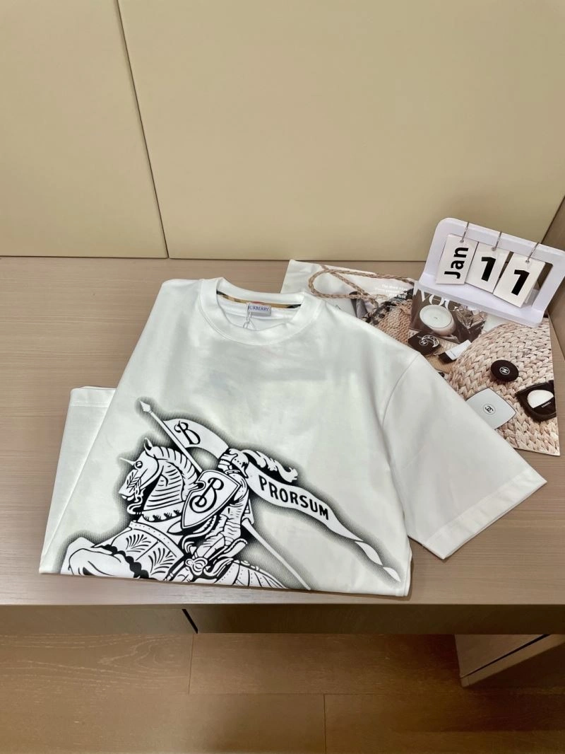 Accurate model Burberry T-Shirts