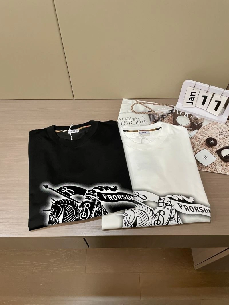 Accurate model Burberry T-Shirts