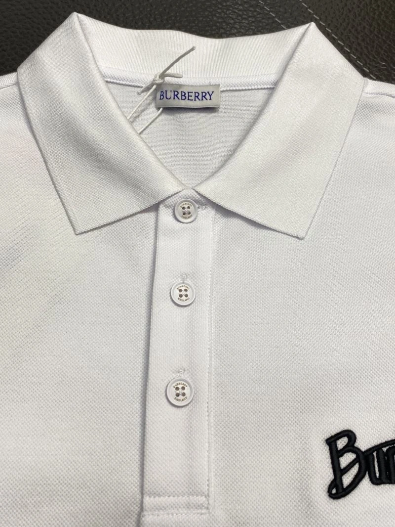 Accurate model Burberry T-Shirts