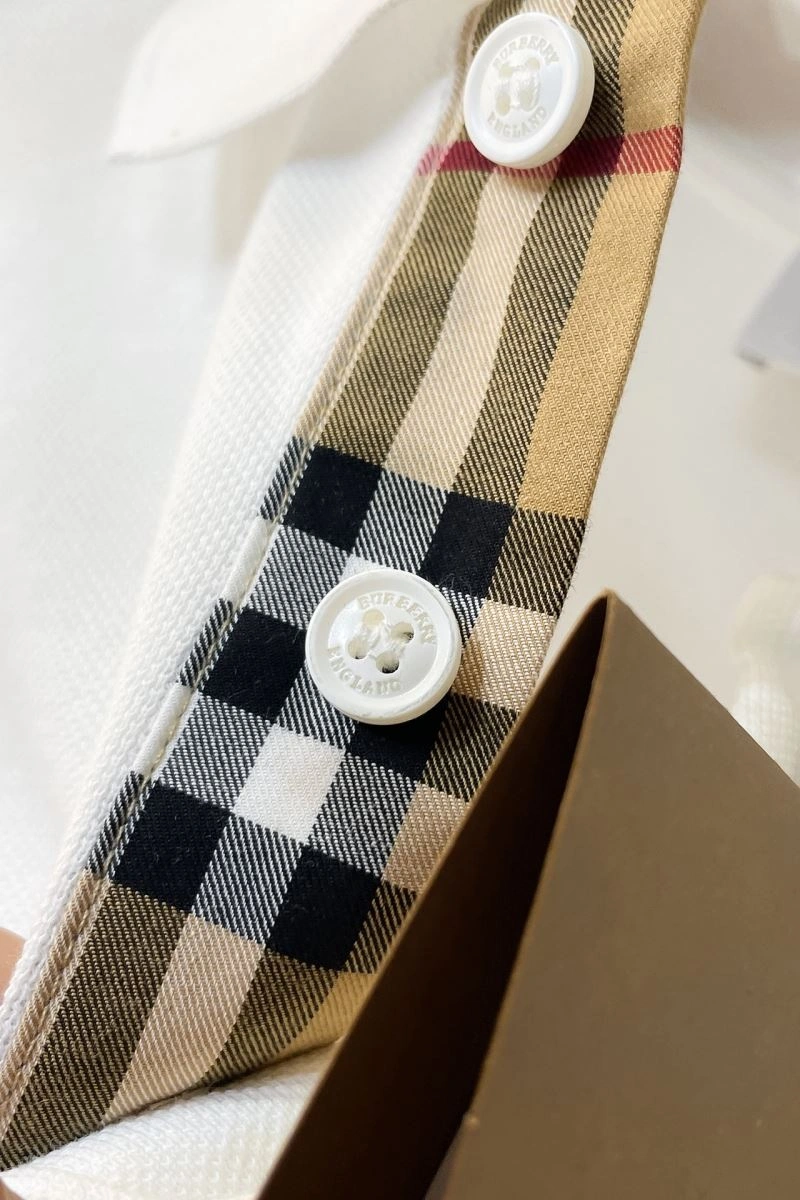 Low-cost Burberry T-Shirts