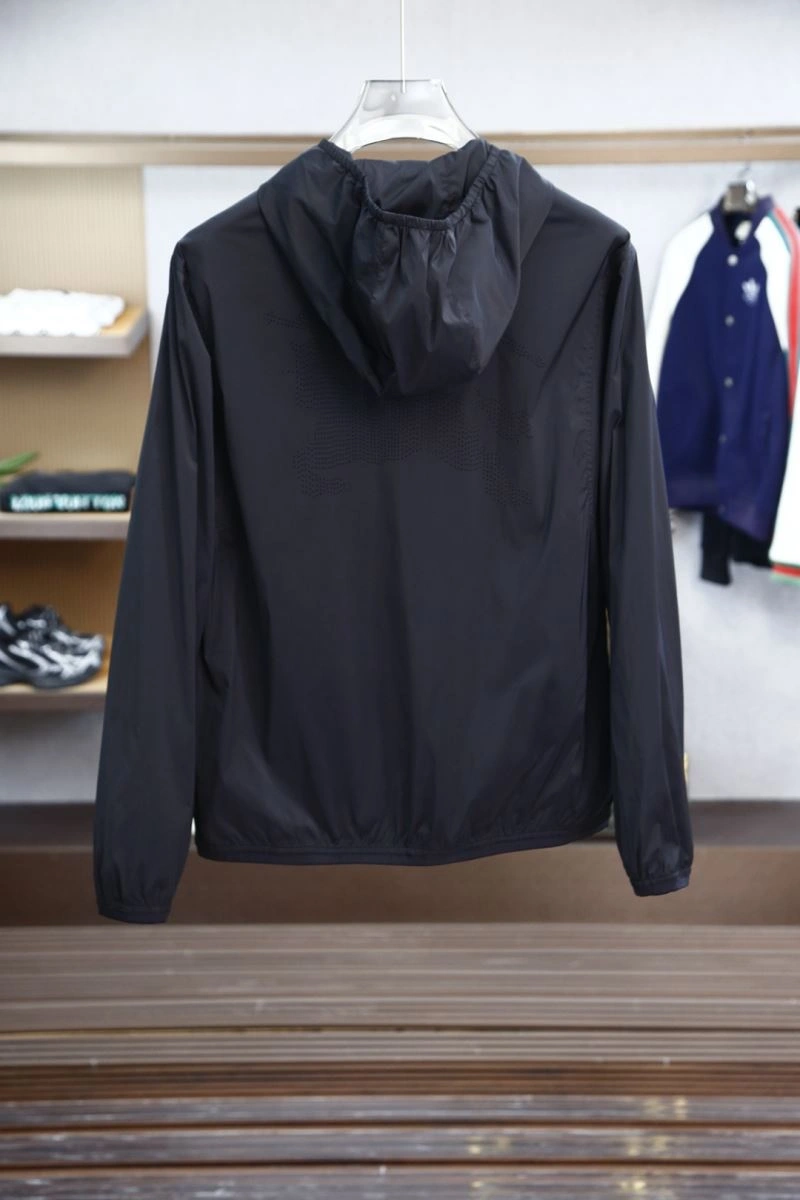 Accurate model Burberry T-Shirts