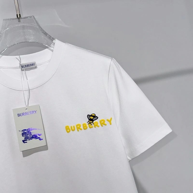 Accurate model Burberry T-Shirts