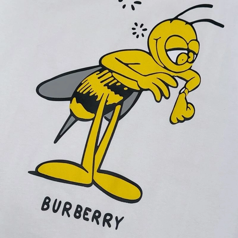 Accurate model Burberry T-Shirts