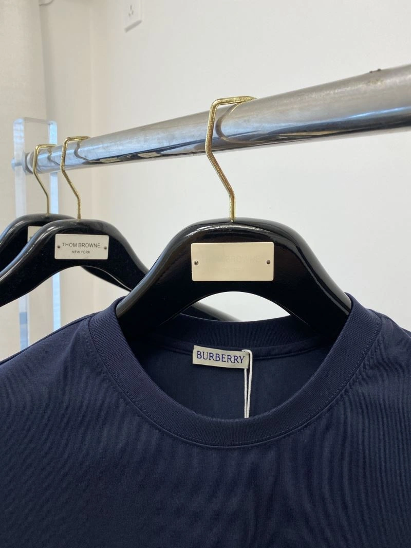Accurate model Burberry T-Shirts