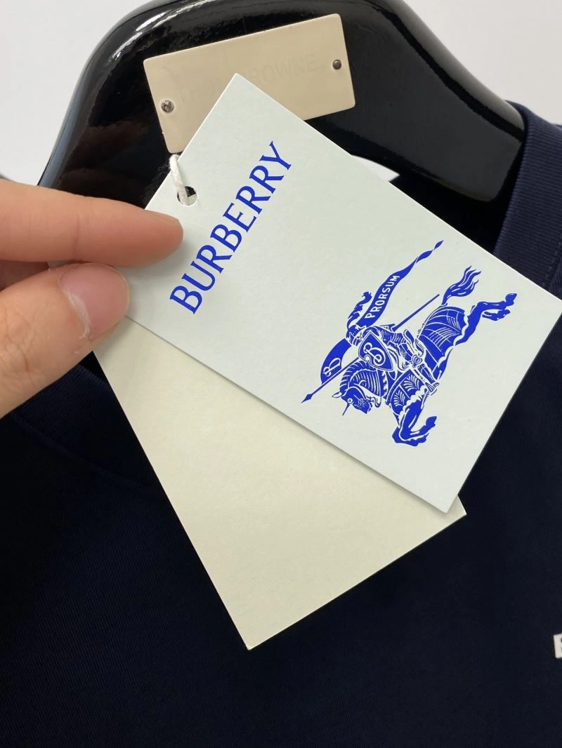 Accurate model Burberry T-Shirts