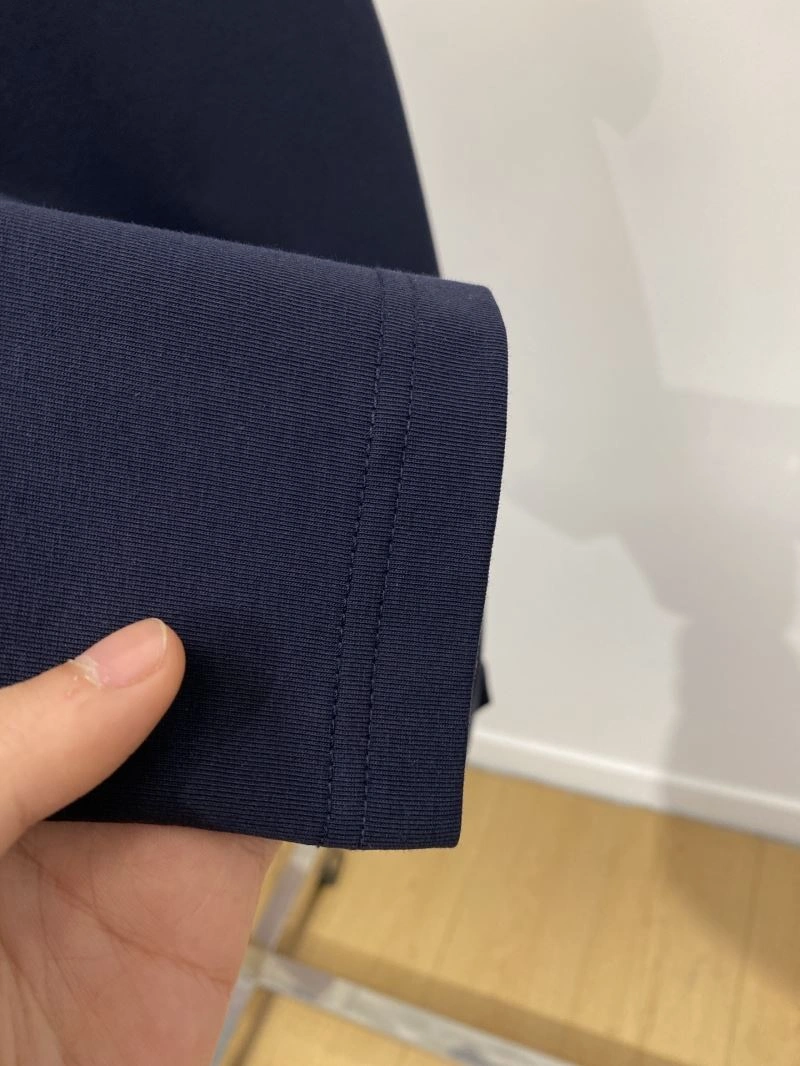 Accurate model Burberry T-Shirts