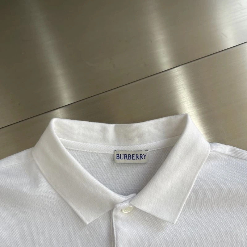 Accurate model Burberry T-Shirts