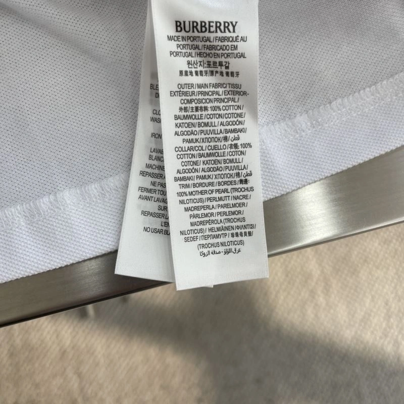 Accurate model Burberry T-Shirts