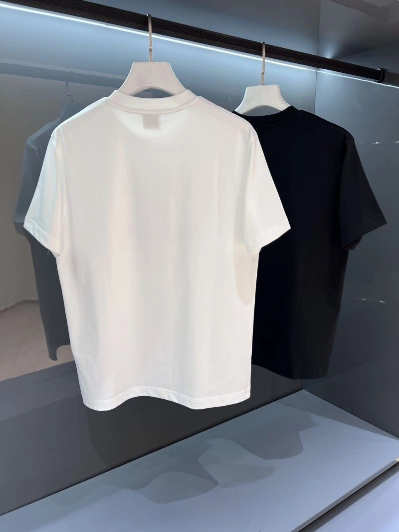Accurate model Burberry T-Shirts
