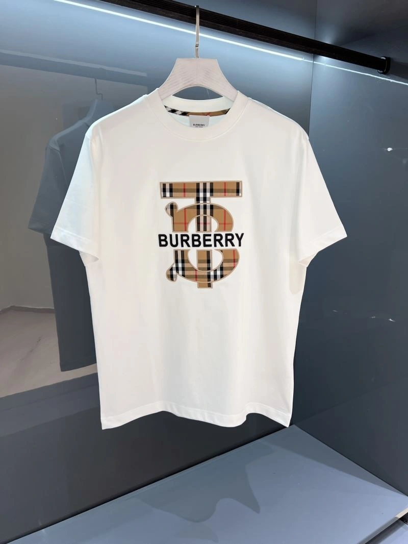 Accurate model Burberry T-Shirts