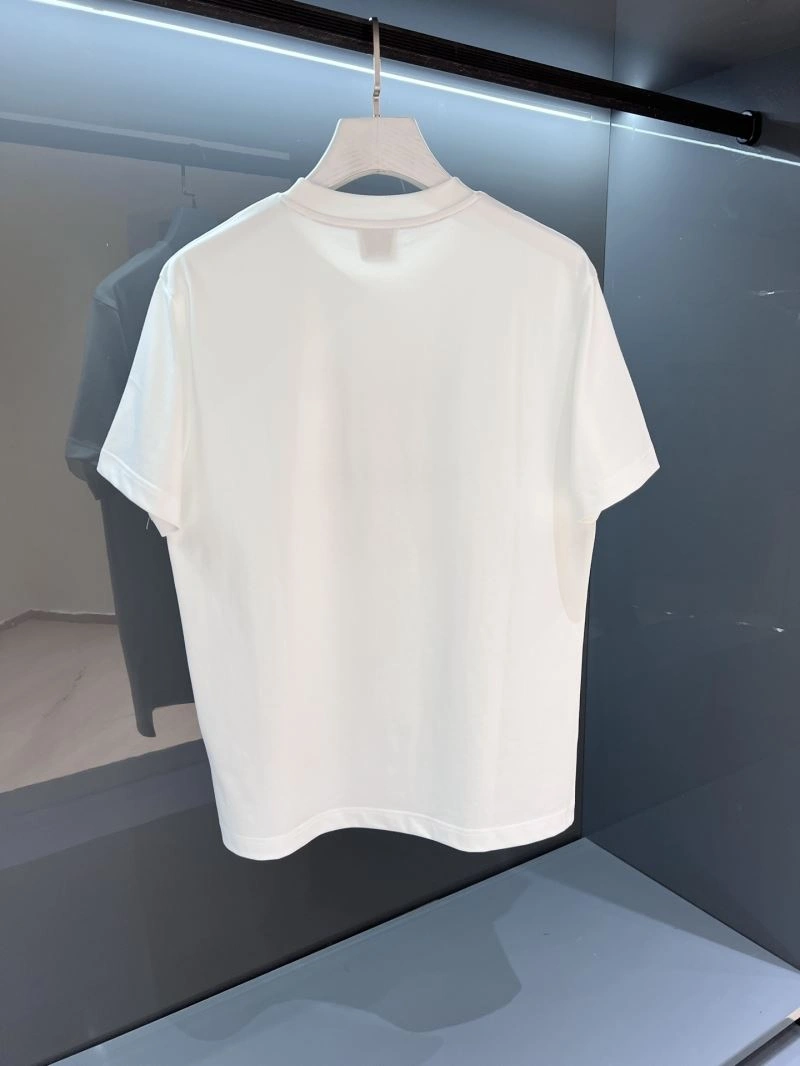 Accurate model Burberry T-Shirts