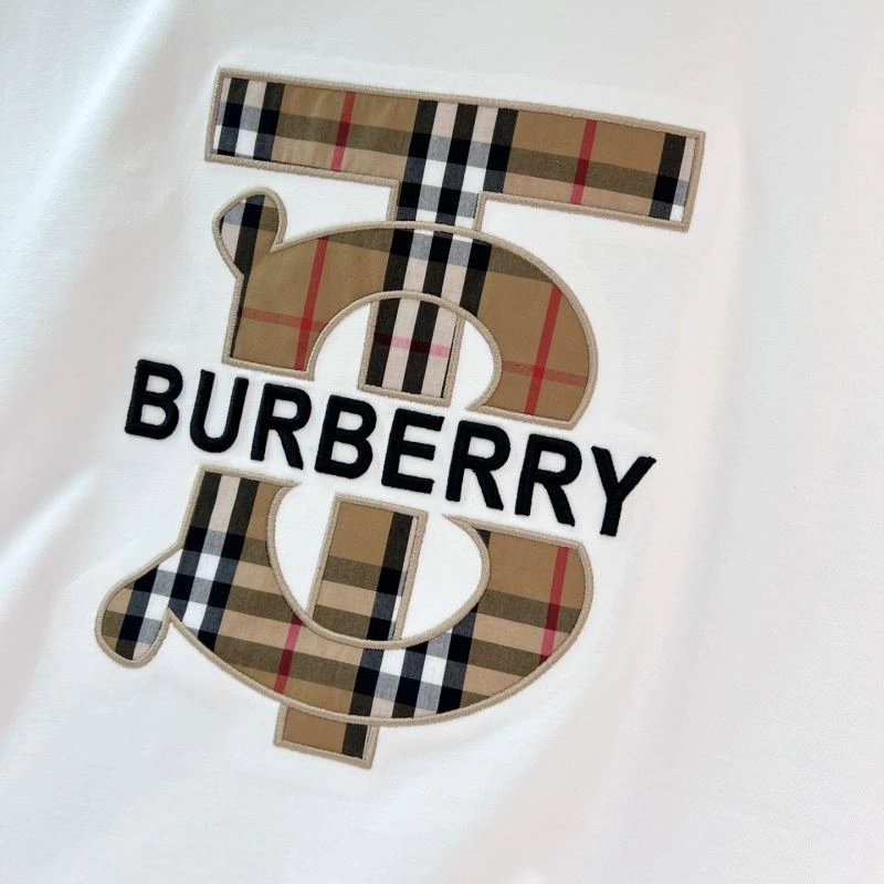 Accurate model Burberry T-Shirts