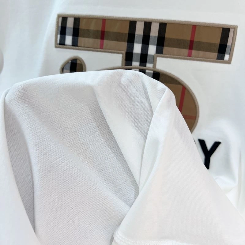 Accurate model Burberry T-Shirts