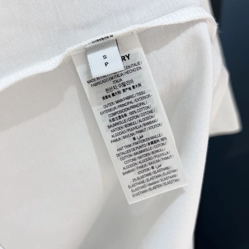 Accurate model Burberry T-Shirts