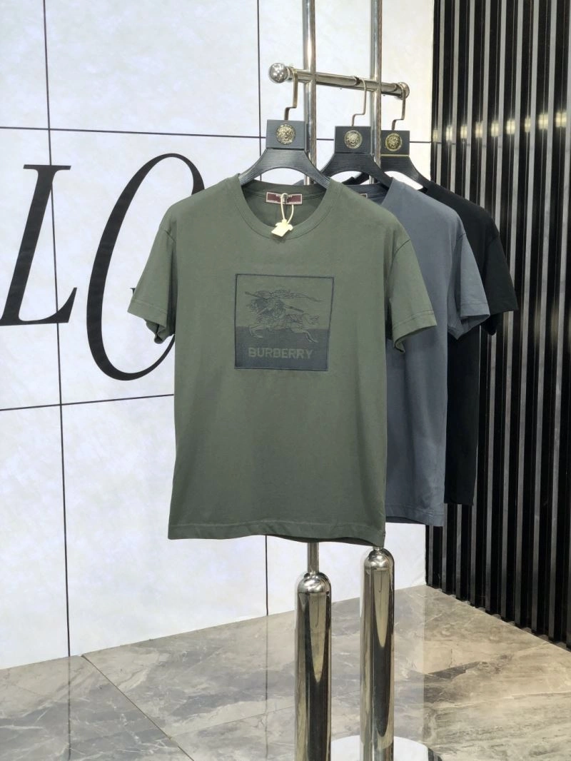 Accurate model Burberry T-Shirts