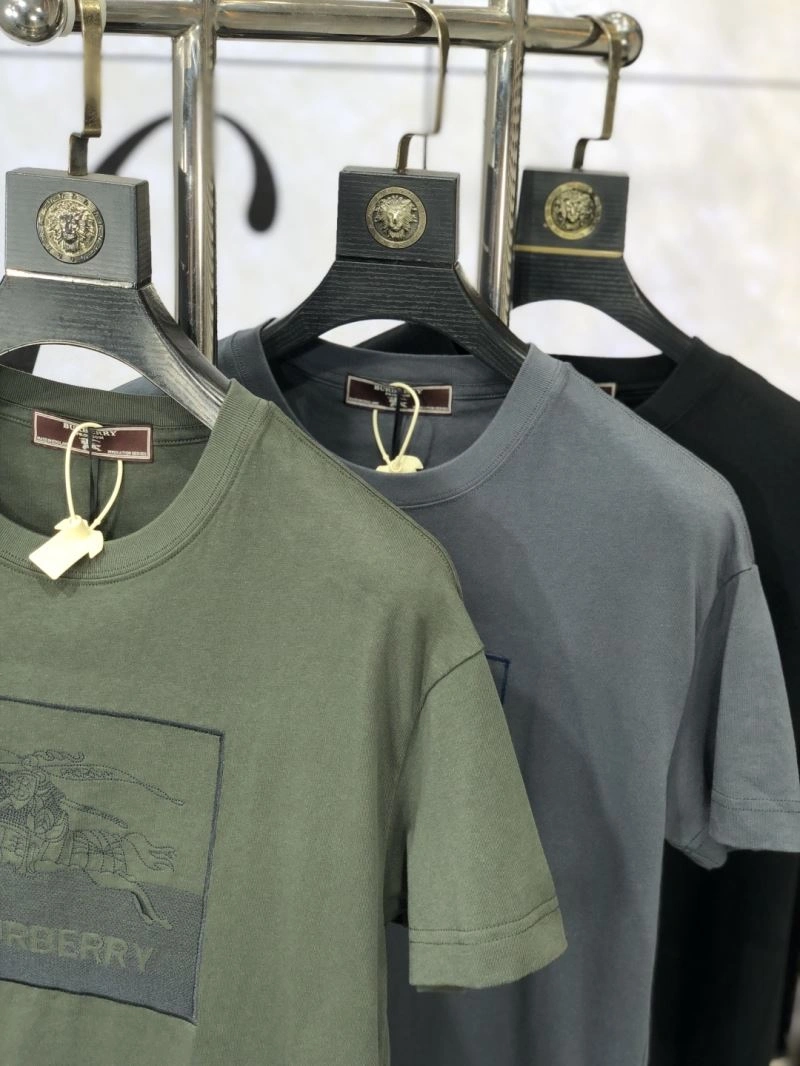Accurate model Burberry T-Shirts