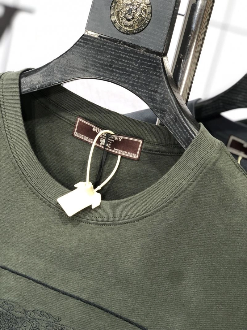 Accurate model Burberry T-Shirts