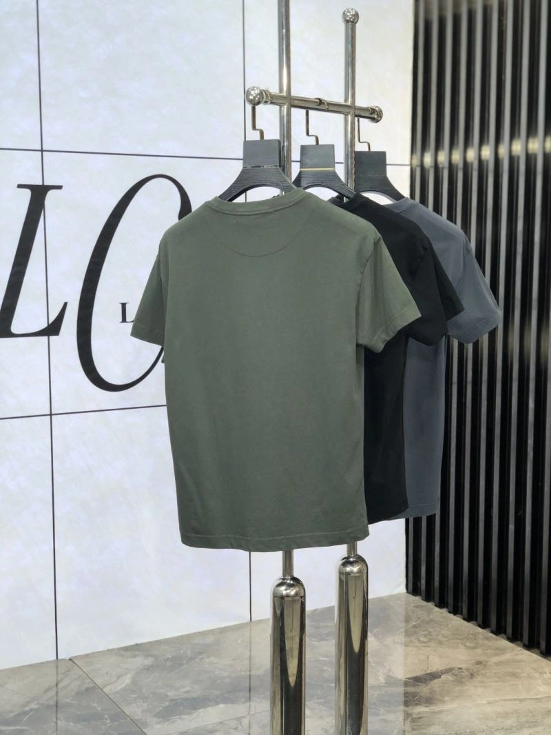 Accurate model Burberry T-Shirts