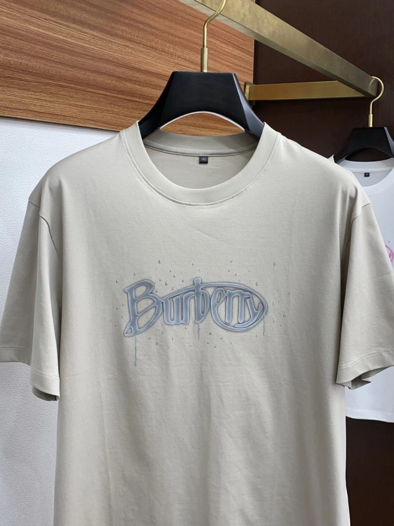 Accurate model Burberry T-Shirts