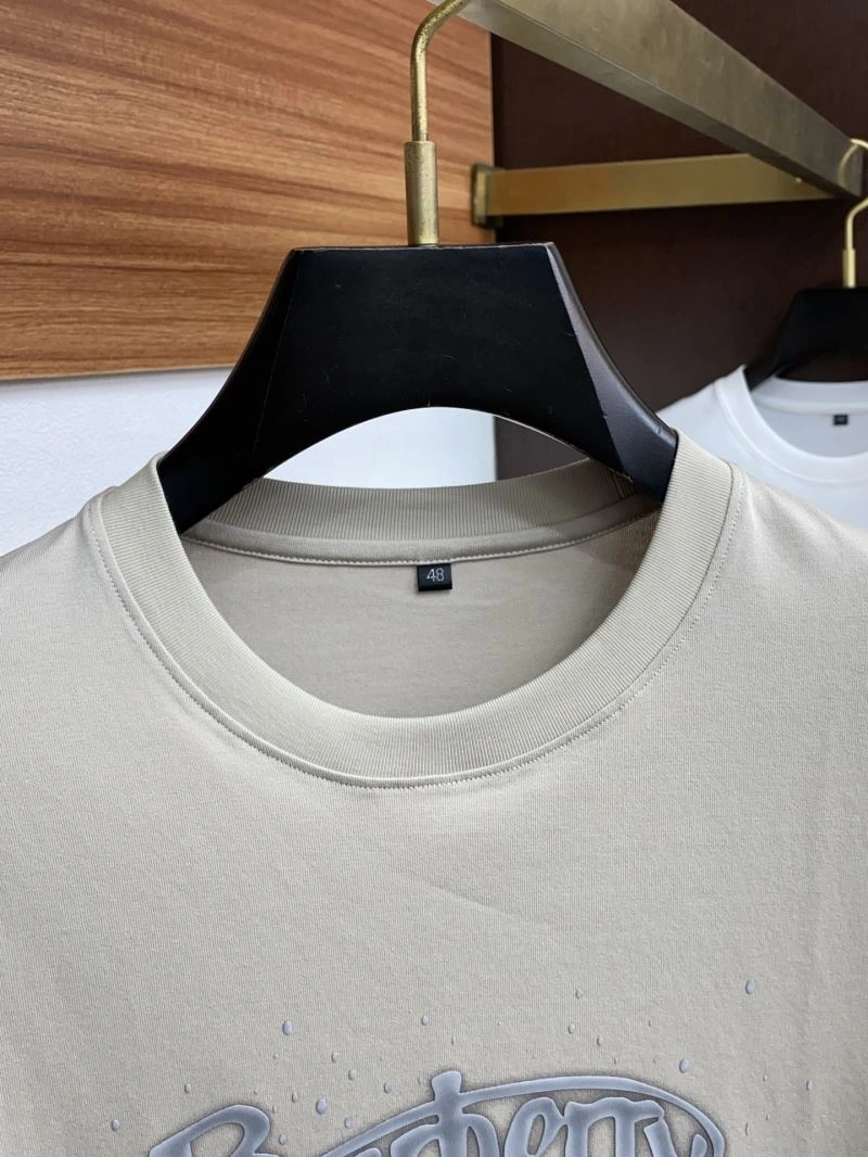 Accurate model Burberry T-Shirts