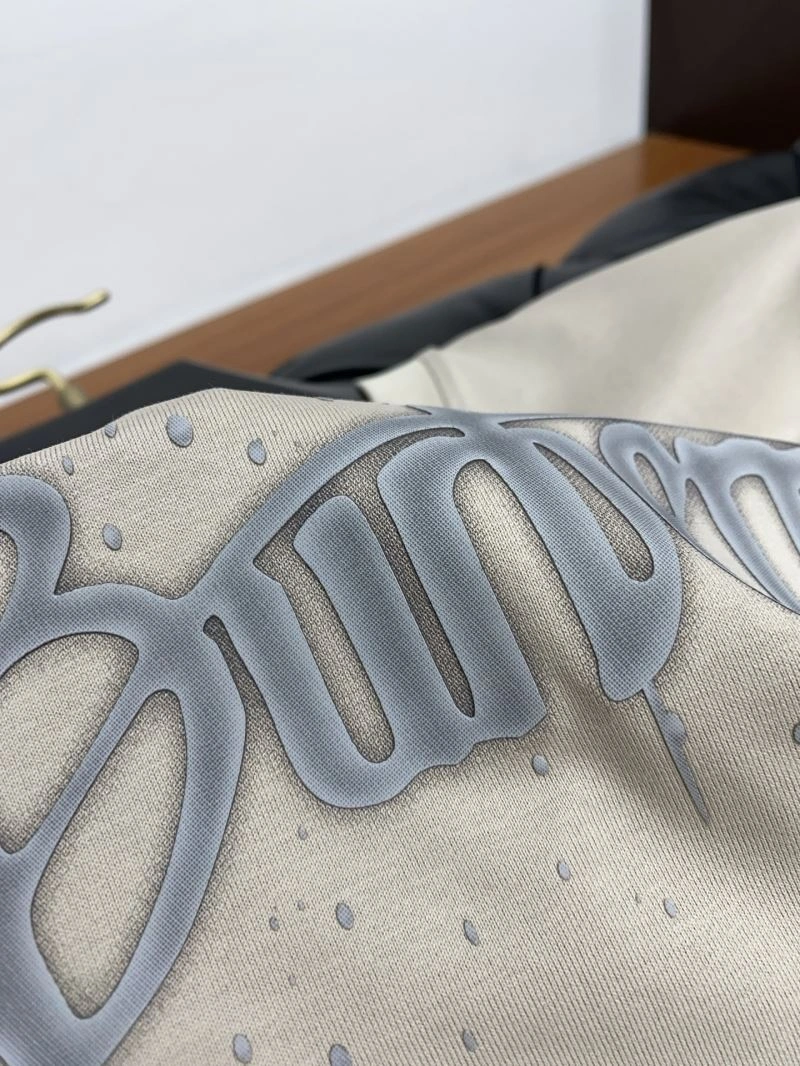 Accurate model Burberry T-Shirts