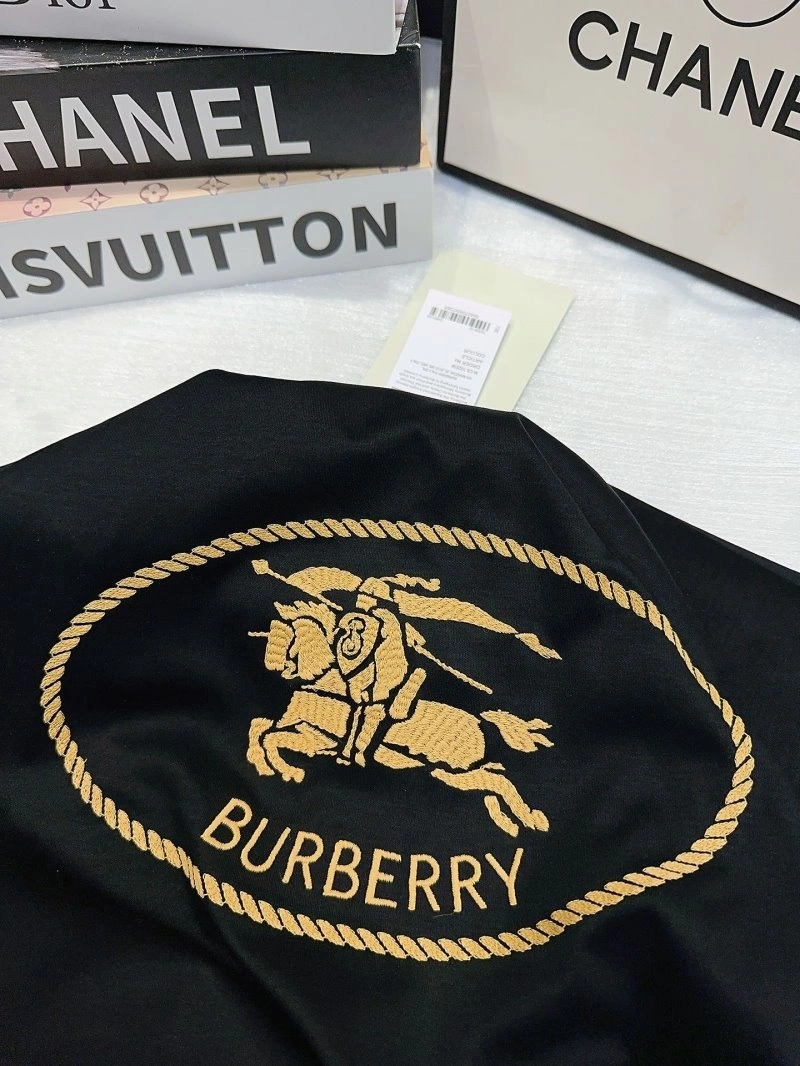 Low-cost Burberry T-Shirts