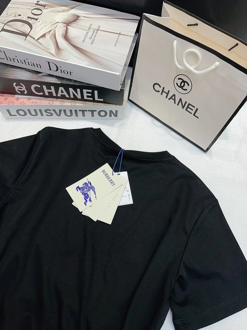 Low-cost Burberry T-Shirts