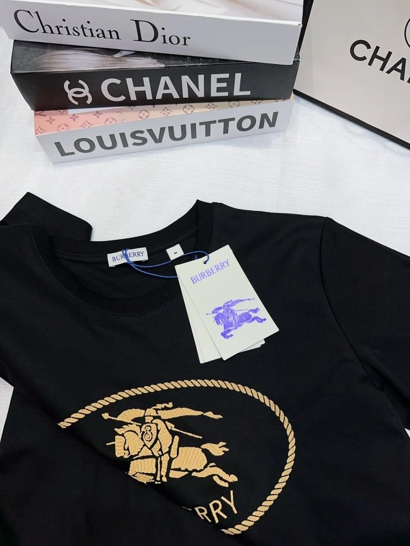 Low-cost Burberry T-Shirts