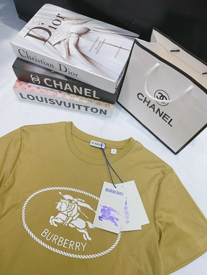 Low-cost Burberry T-Shirts