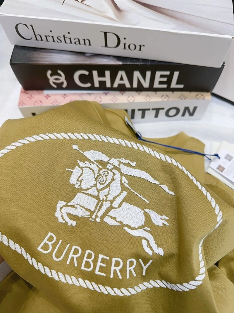 Low-cost Burberry T-Shirts