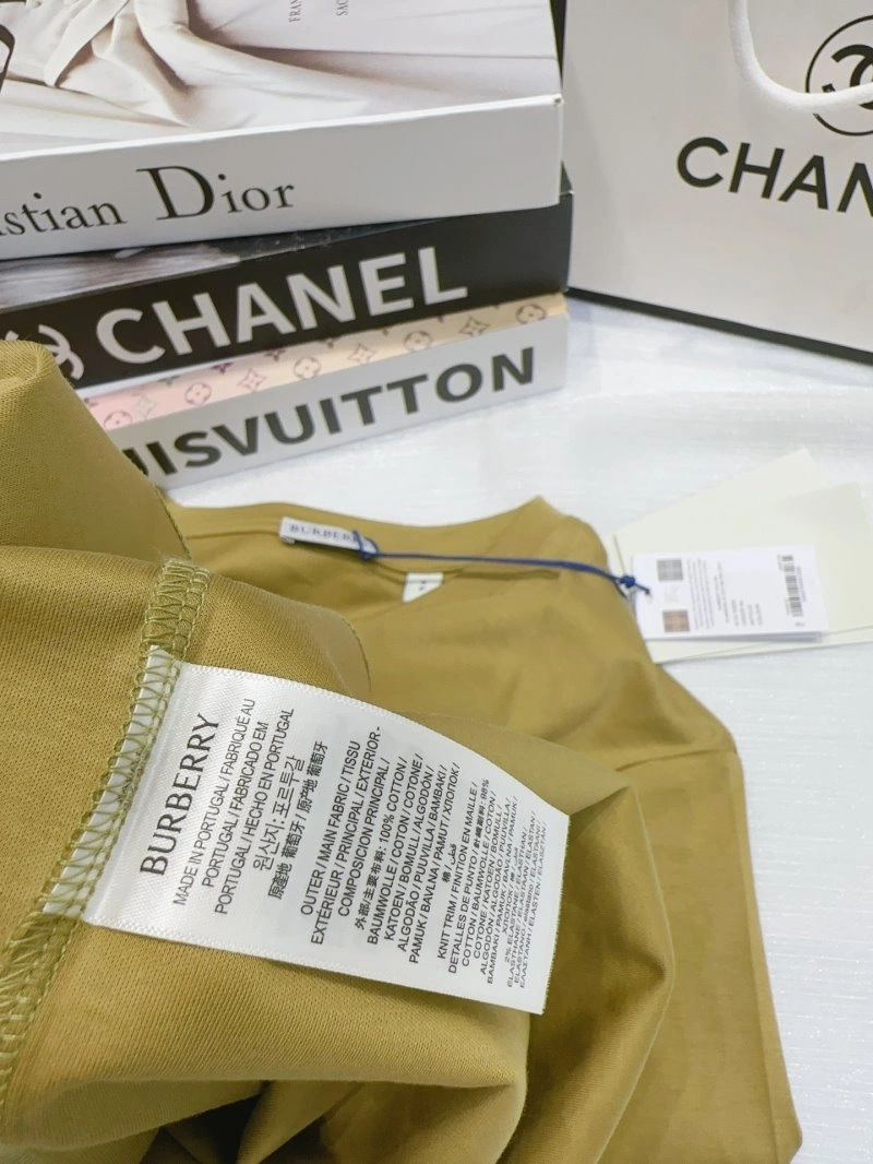 Low-cost Burberry T-Shirts