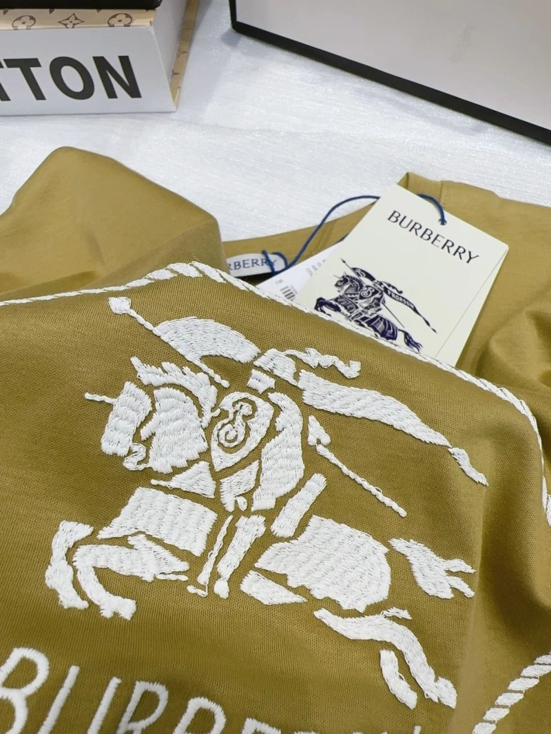 Low-cost Burberry T-Shirts