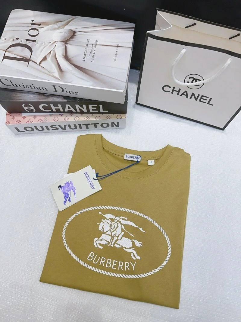 Low-cost Burberry T-Shirts