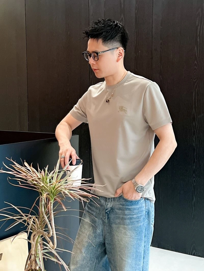Low-cost Burberry T-Shirts