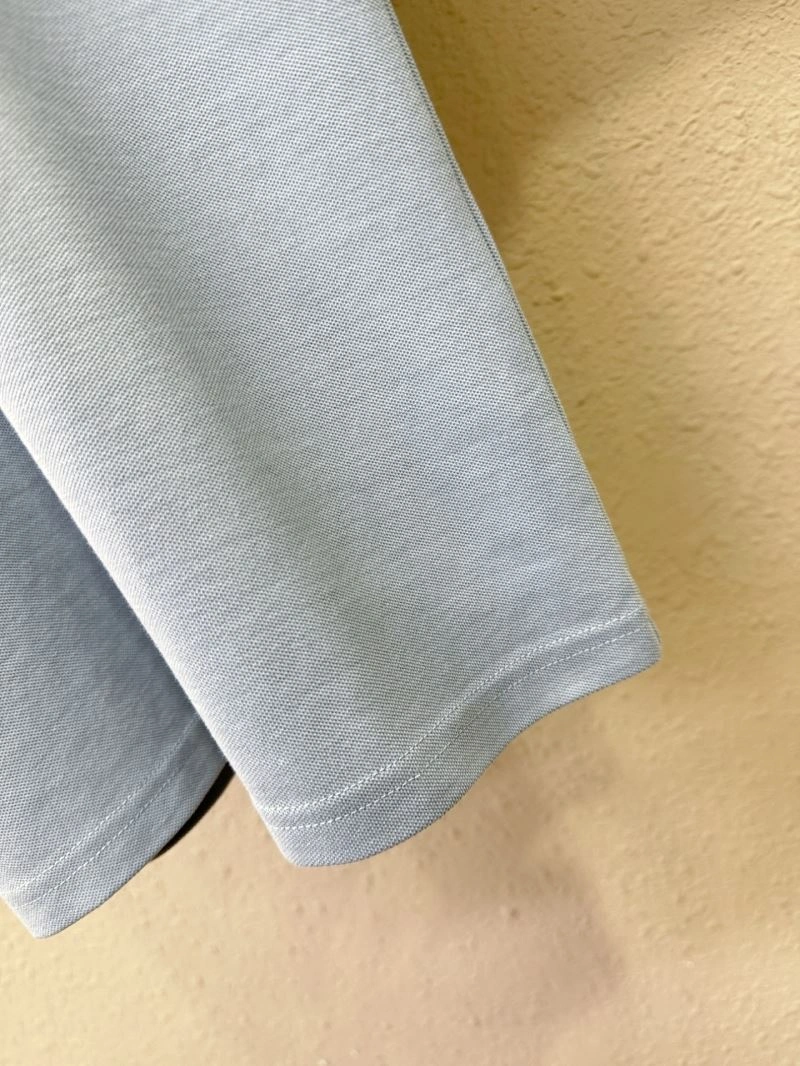 Accurate model Burberry T-Shirts