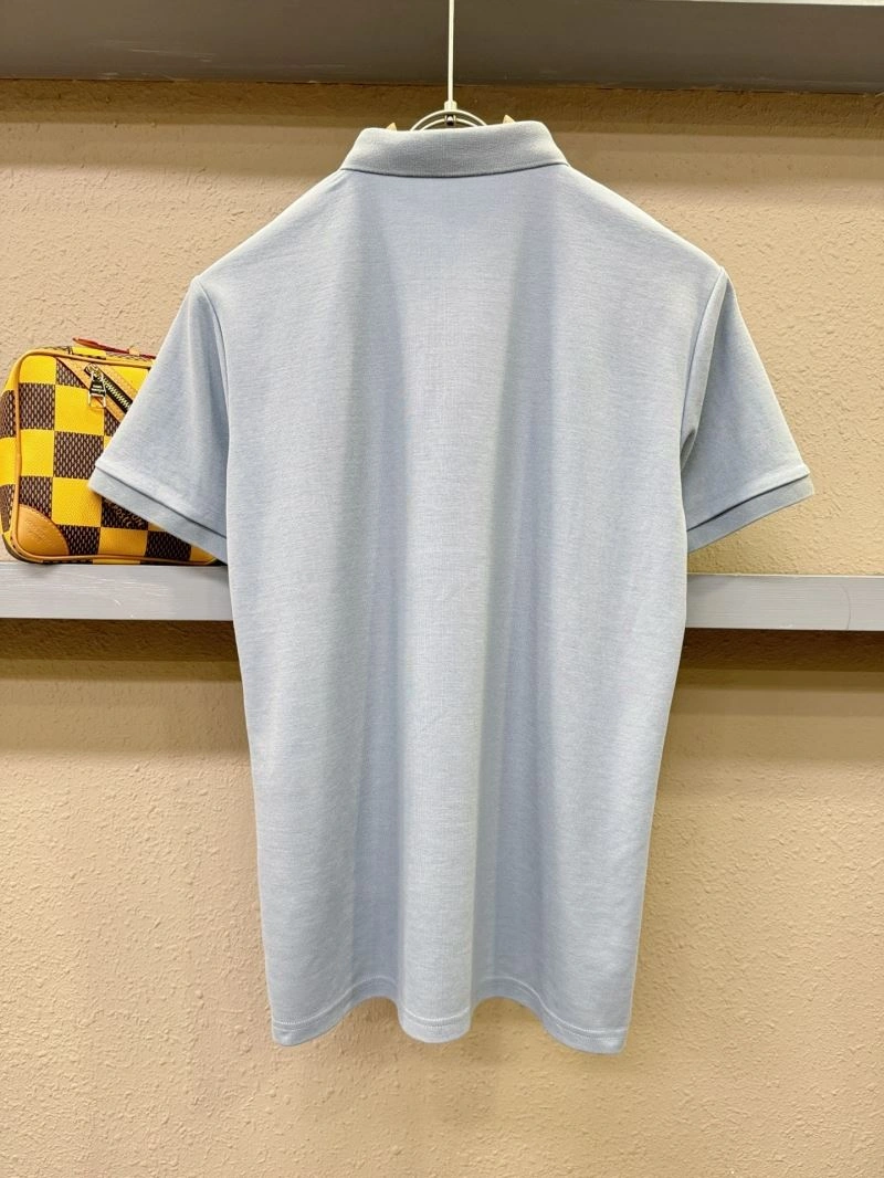 Accurate model Burberry T-Shirts