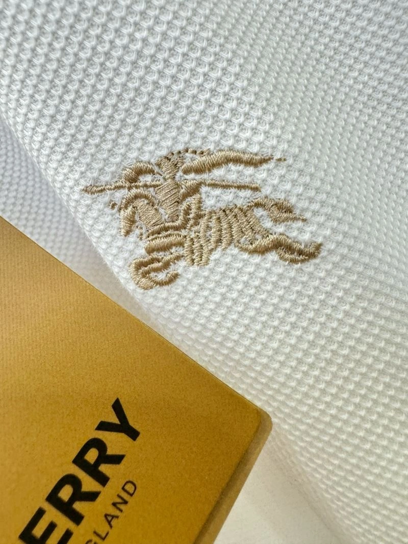 Accurate model Burberry T-Shirts