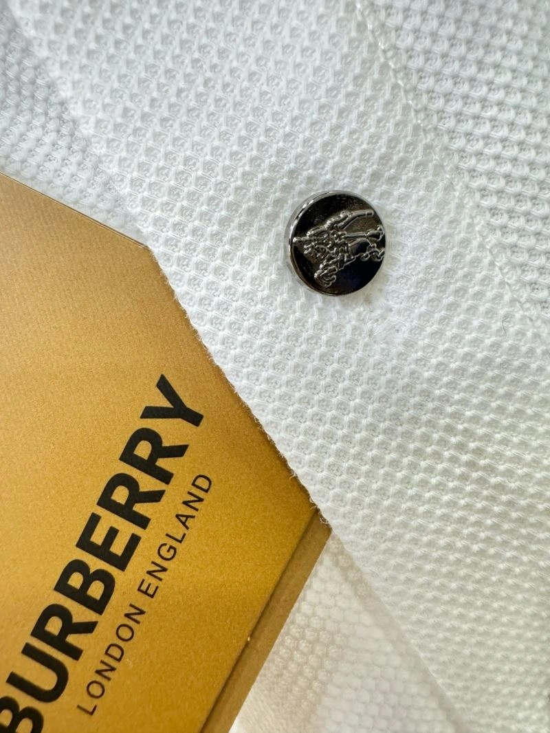 Accurate model Burberry T-Shirts