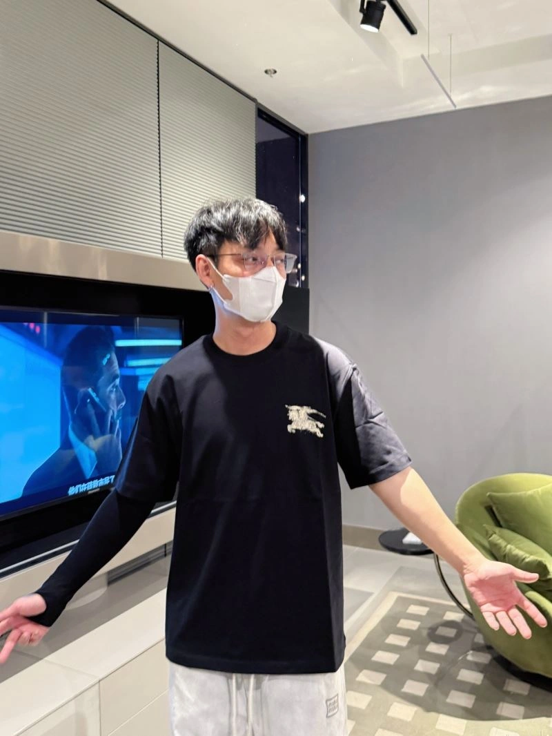Indistinguishable Burberry T-Shirts